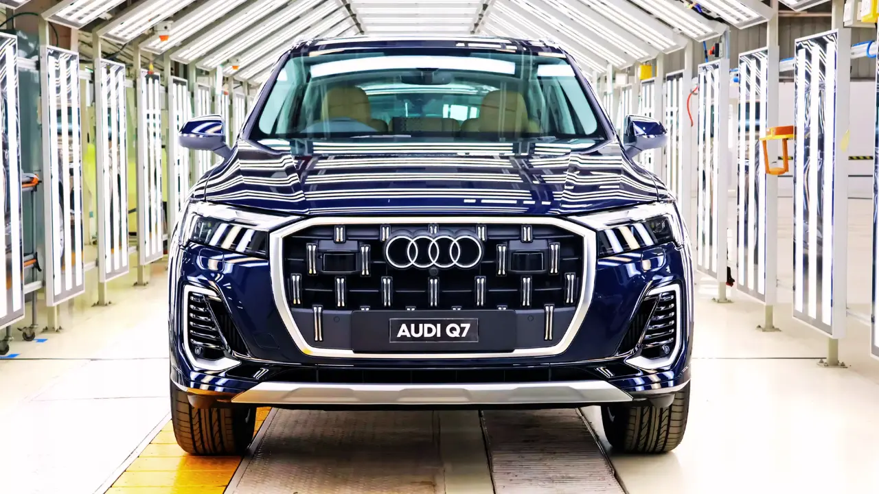 Audi Q7 – Full-Size Luxury SUV with Power, Space, and Advanced ...
